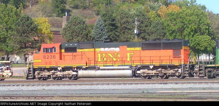 BNSF 8236